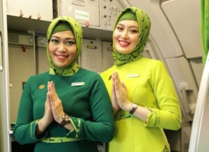6 Model Baju Pramugari Berhijab dari Berbagai Maskapai - Prempuan.com